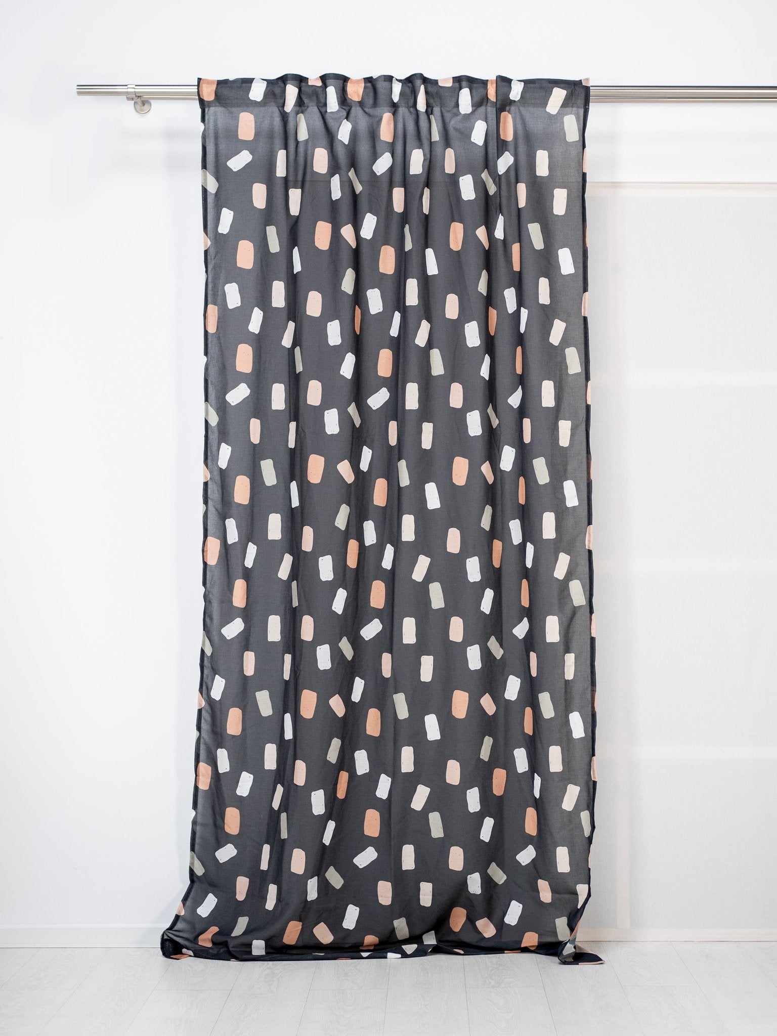 Visillo translúcido Confetti Negro – sokios